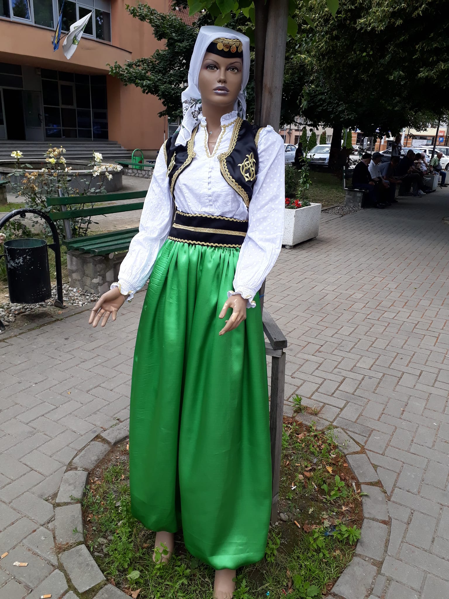 Vrijedna Mejra Krajinović iz Memića: Šije narodnu nošnju, bavi se ...