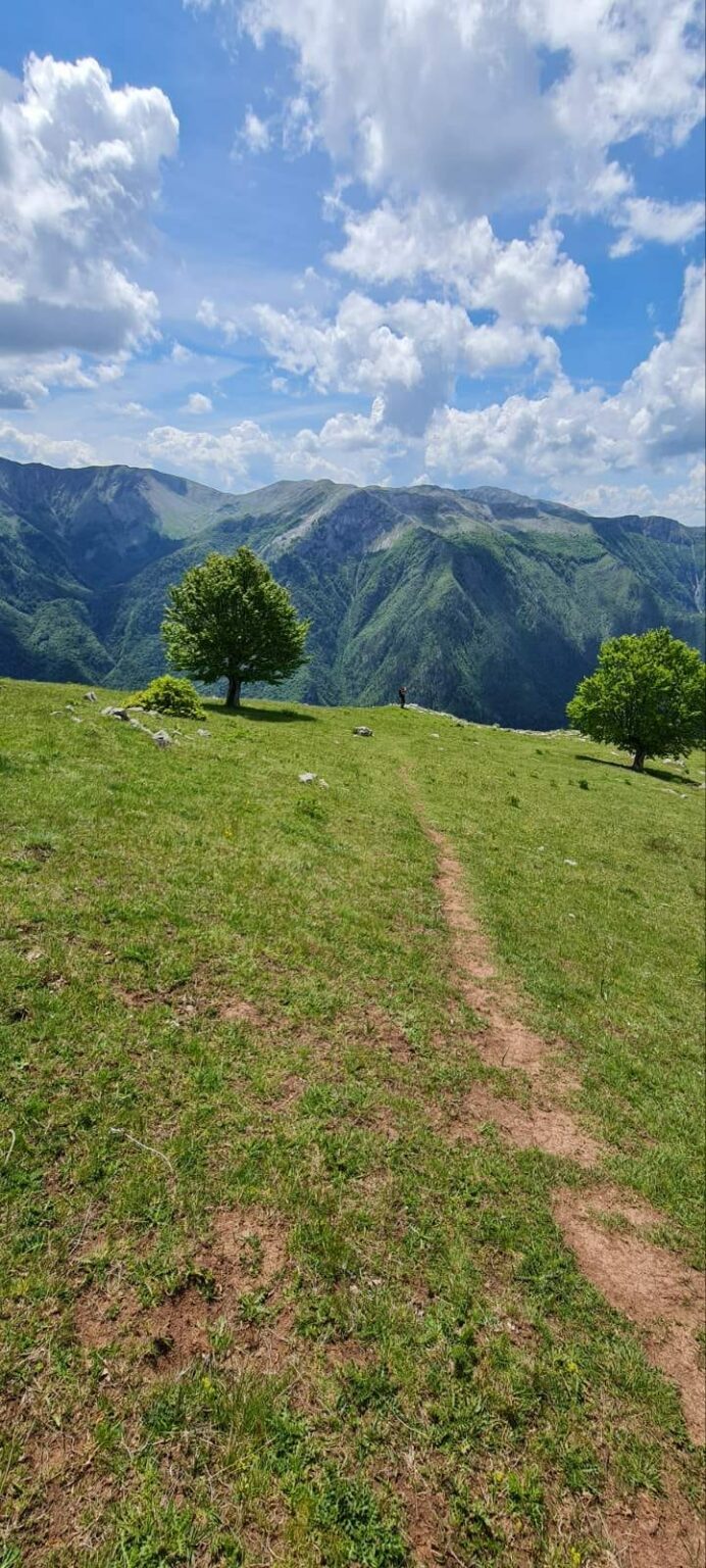 Članovi PD Kalesija vikend proveli u prirodi, posjetili Obalj, Lukomir ...
