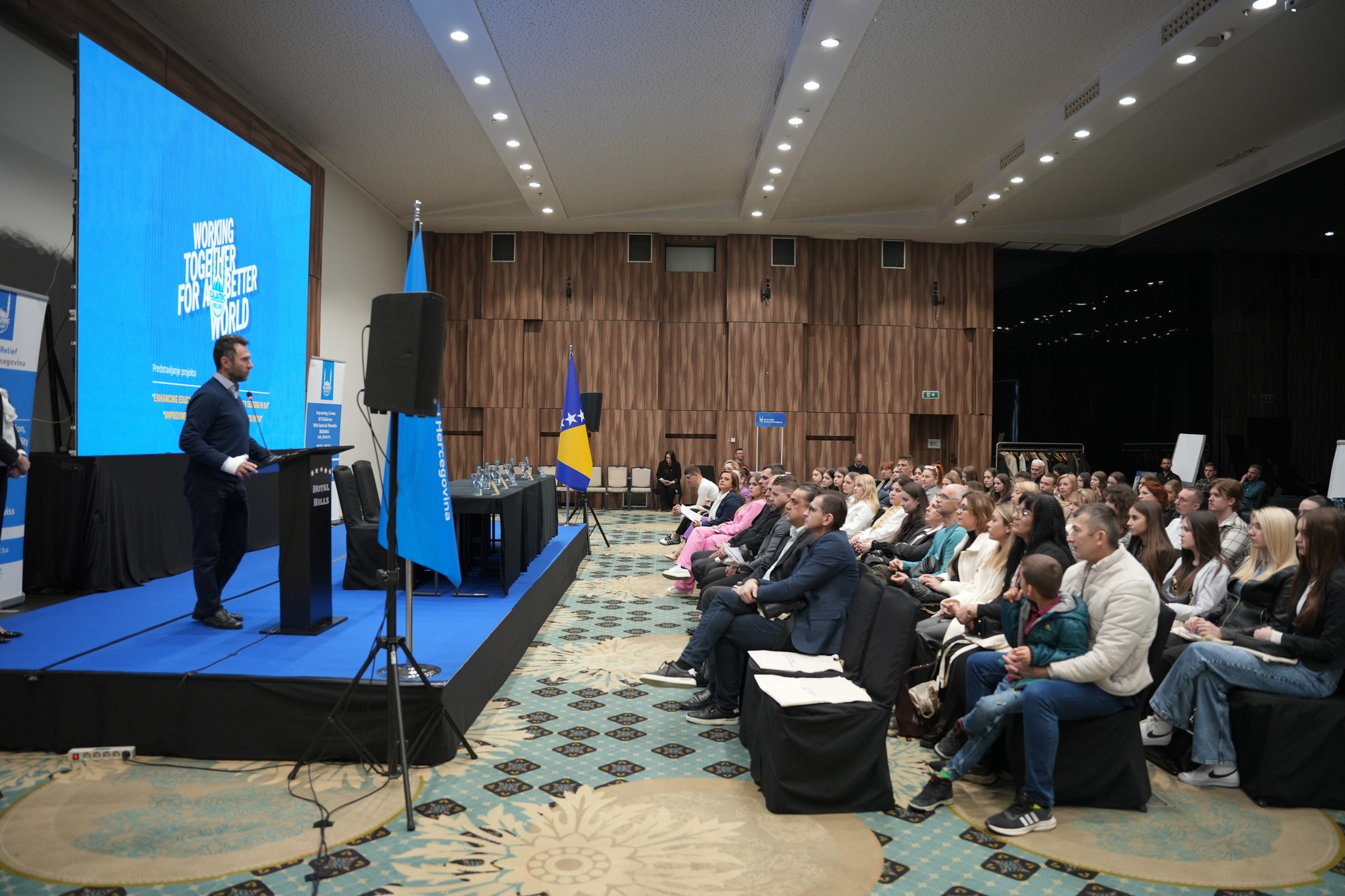 Islamic Relief BiH donira medicinsku opremu zdravstvenim ustanovama: Dom zdravlja Kalesija ...