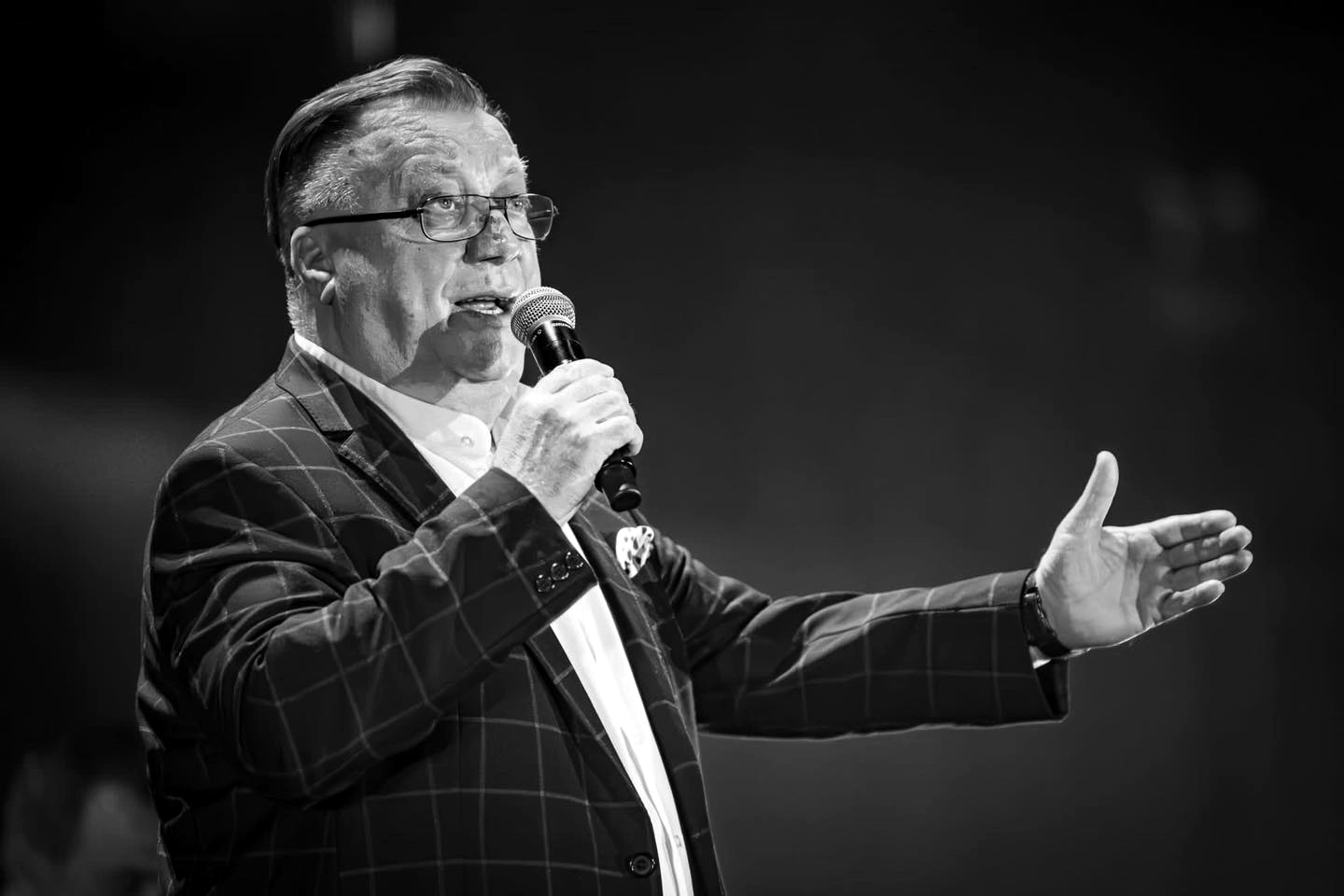 Širom svijeta danas se pjeva za Halida Bešlića – NEON Televizija